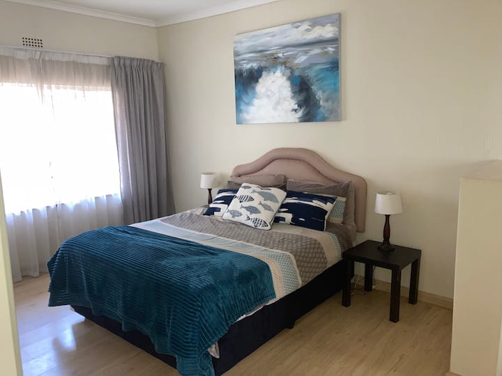 Beech Cottage - Electricity 24/7 - Sandton