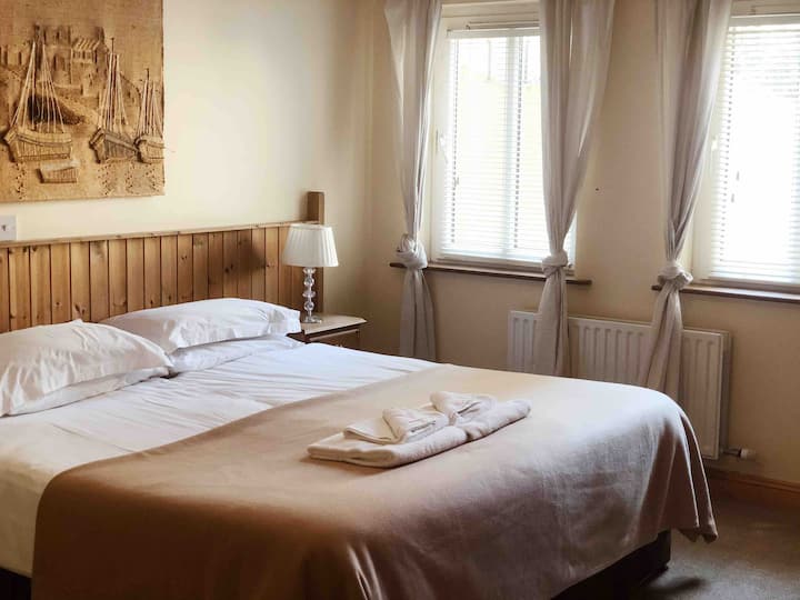 Dingle Marina Lodge Perfect Location On Seafront! - Dingle Peninsula
