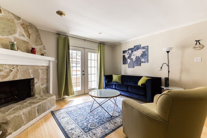 Cozy Contemporary 2-br/2-bath Condo Near Smu - Dallas