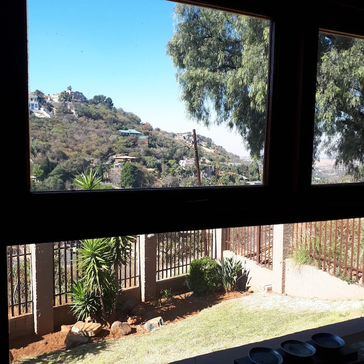 Jossies Listing In The Bassonia Hills. - Johannesburg South