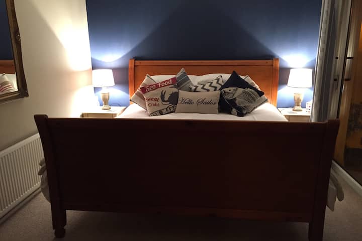 Super King Bedroom In Iconic 15th Century Pub - Mevagissey