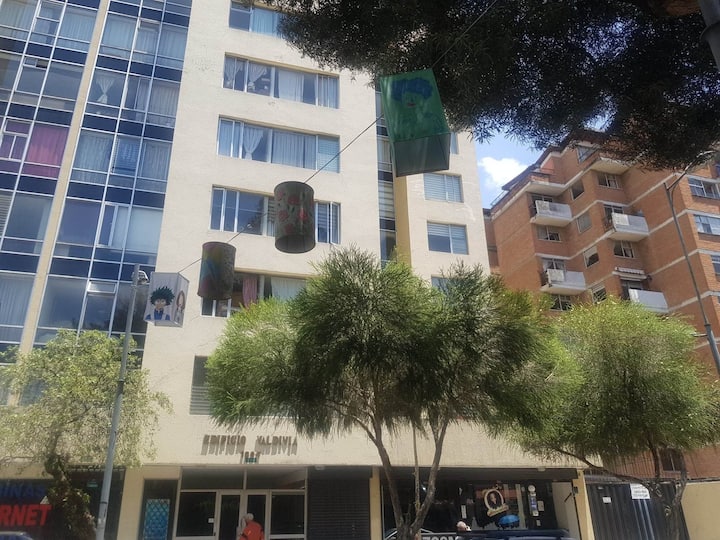 Cómodo Y Amplio Departamento En Buena Zona Quito - Quito