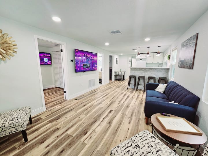 `~°•Cozy Tampa Home°~ - Tampa, FL
