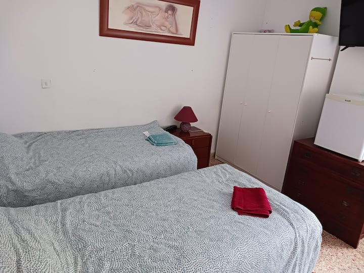 Habitación Madrid Para 4 Personas. - Alcalá de Henares