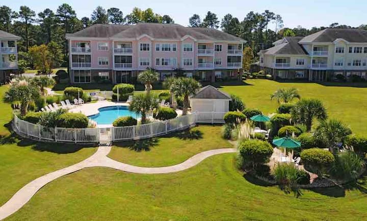 Beautiful Golf Front Condo W/ Queen Bed Suite - Myrtle Beach, SC