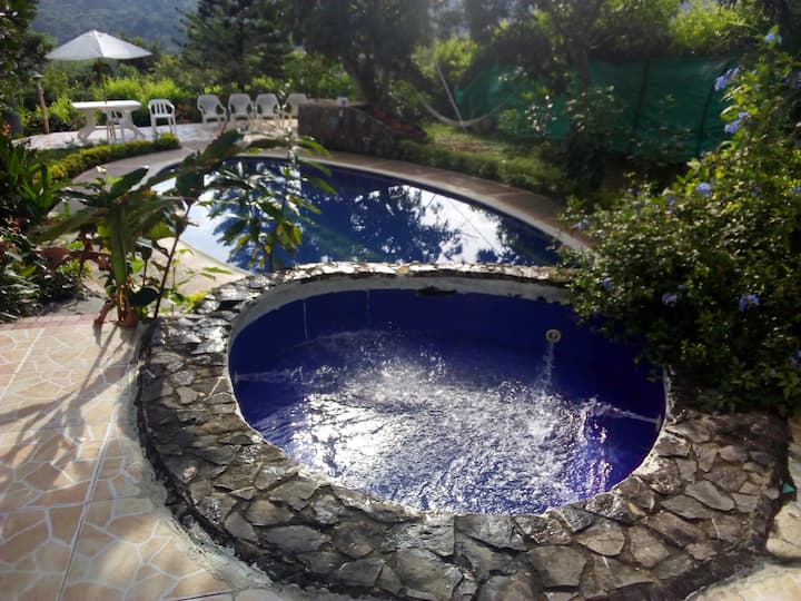 Chalet Con Jacusy - Villeta