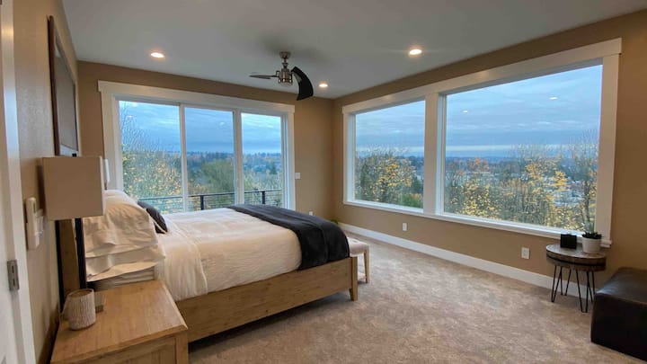 Gem On The Hill *New Listing * - Seattle-Tacoma Airport (SEA)
