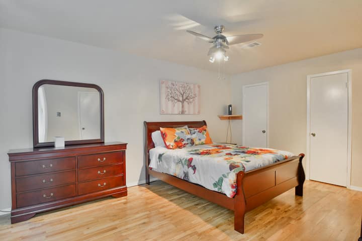 3br Townhouse#b Close To Everything With Big Yard - Houston, TX