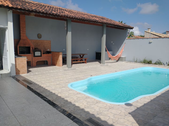 Casa Para Temporada Com Piscina A 100mts Da Praia. - Ilha Comprida
