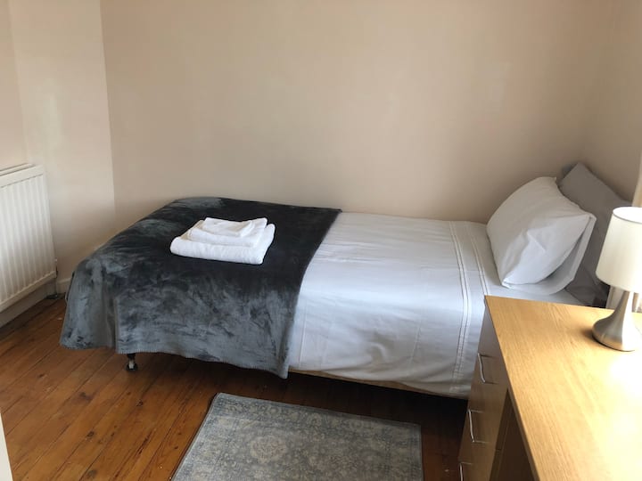 Clean & Cozy Single Room - Cambridge