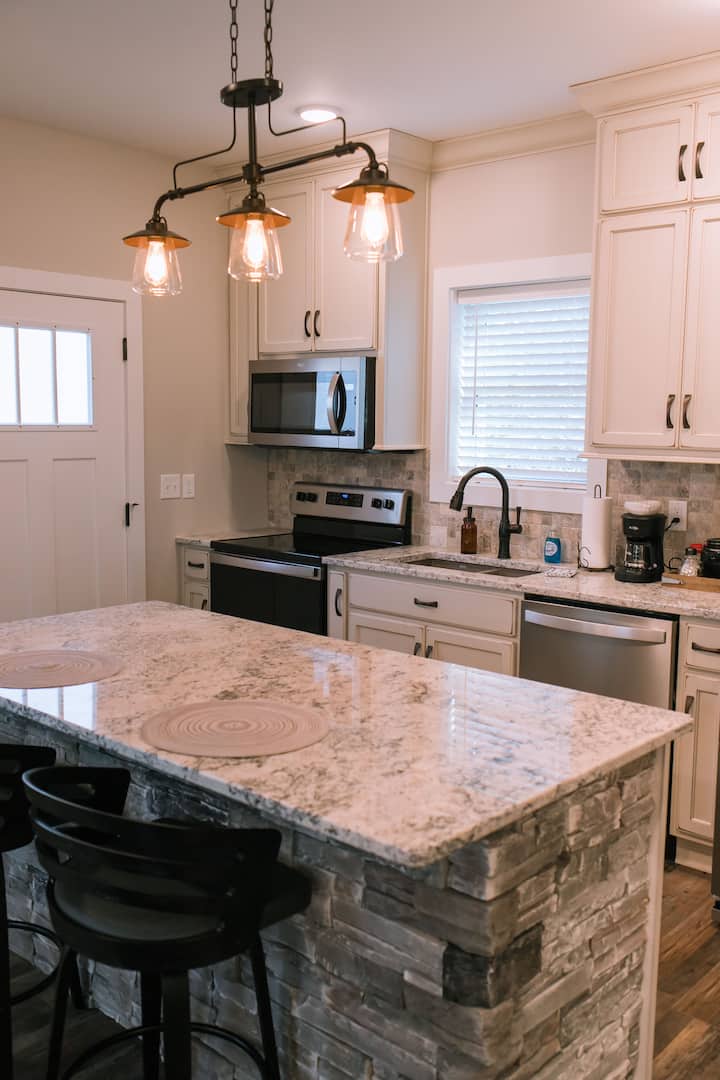 Blue Nest: Perfect October Hideout! - Bowling Green, KY