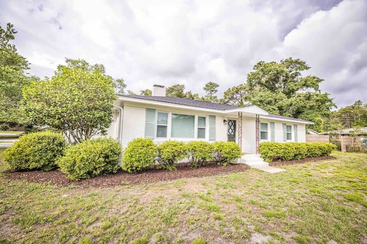 Freshly Updated Retreat In Midtown - ウィルミントン, NC