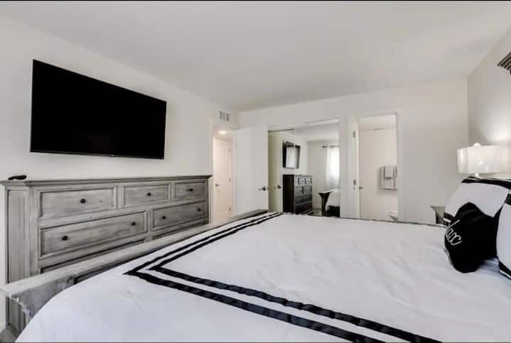 Modern Villa In Old Litchfield - Wildlife World Zoo, Aquarium & Safari Park