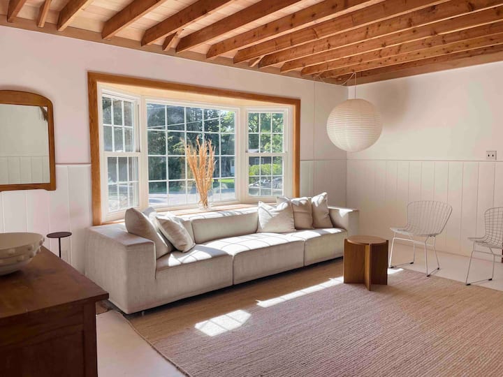 Light-filled Cottage In Sag Harbor - The Hamptons, NY