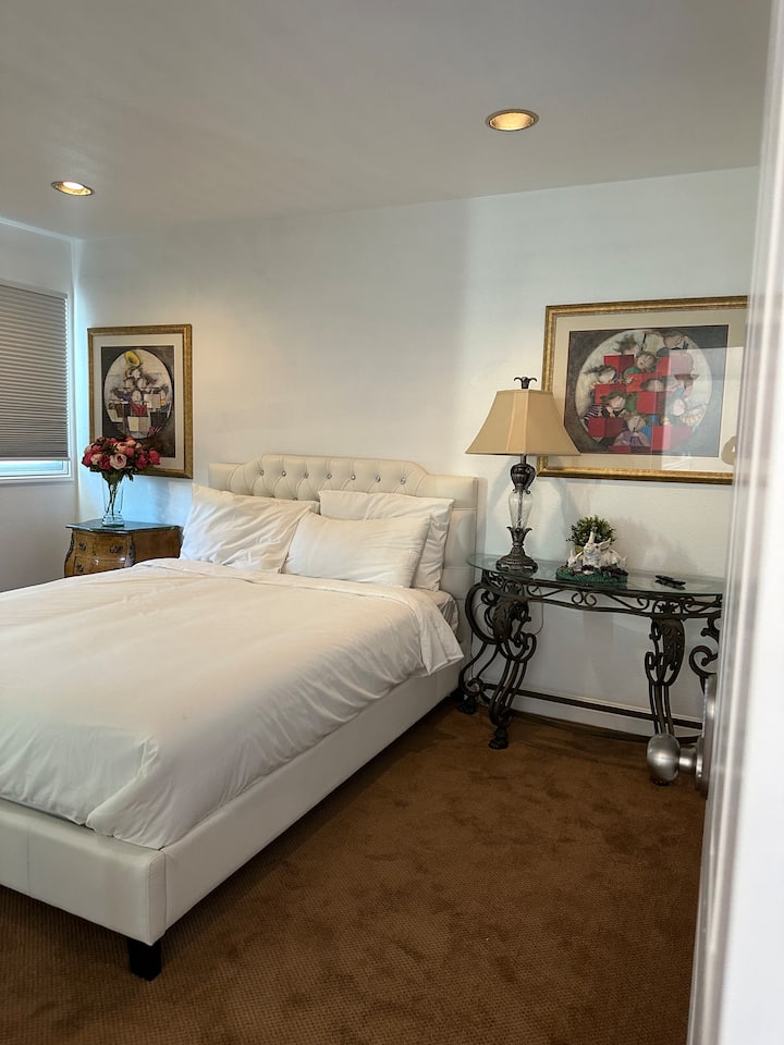 Gorgeous Home Only 1.9 Miles From The Ocean - Huntington Beach, CA