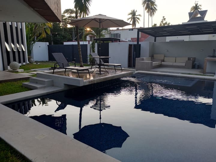 Superlinda Casa En Campo De Golf - Zihuatanejo