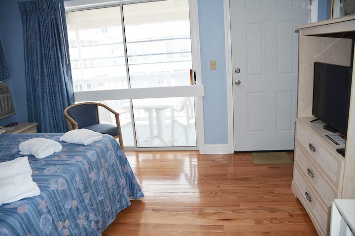 Deluxe Studio Second Floor #4 - Orient Express, Old Orchard Beach