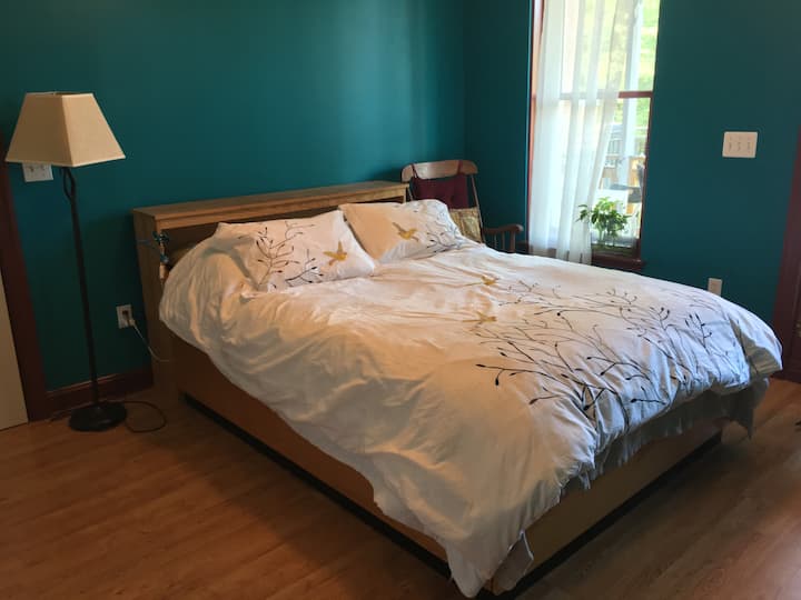 Private, Comfy Bedroom With Private Balcony - Washington DC