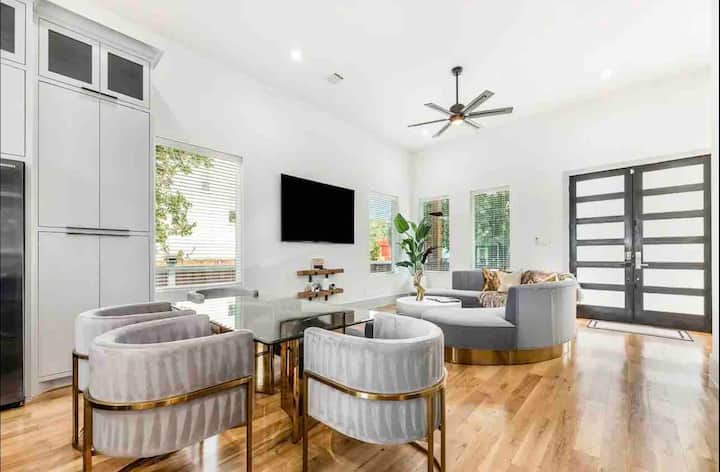 Luxury Designer Home W/ Rooftop Deck & Pool! - Houston, TX