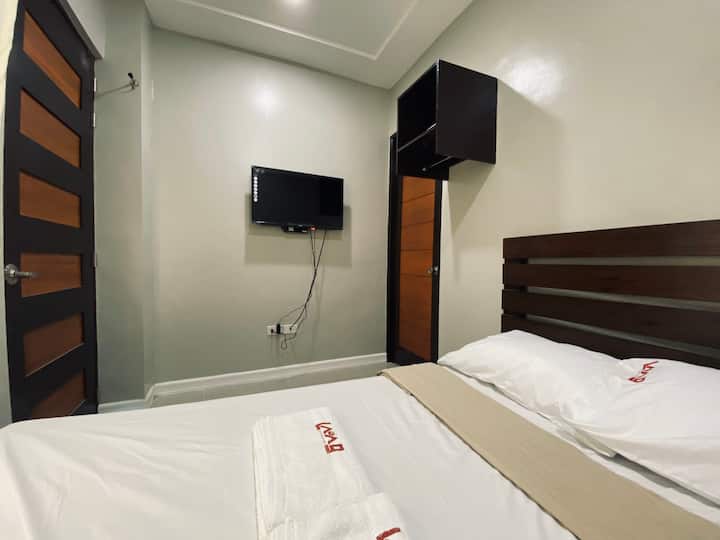Bed And Breakfast - Laoag Woodrow Hotel - Laoag