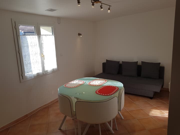 Appartement  Avec Terasse Dans Coin Au Calme. - Viviers