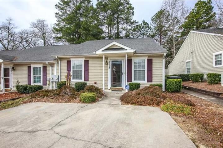 Masters Ready! 2 Br Townhome Centrally-located! - Augusta, GA