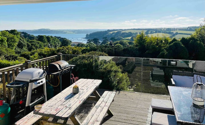 Gorgeous 3 Bed House With Sea Views And Hot Tub - St Mawes