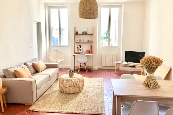 Appartement Lumineux En Plein Coeur De La Roquette - ibis Arles
