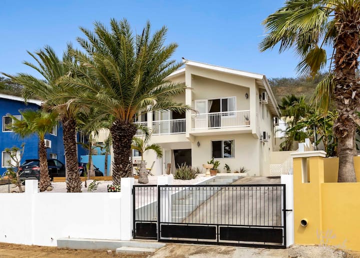 Last Minute Specials, King Bed, Shared Pool. - Curaçao
