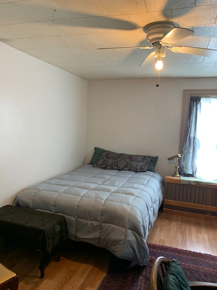 Tranquil Clean Home 2 Blocks From Uofr - Rochester, NY