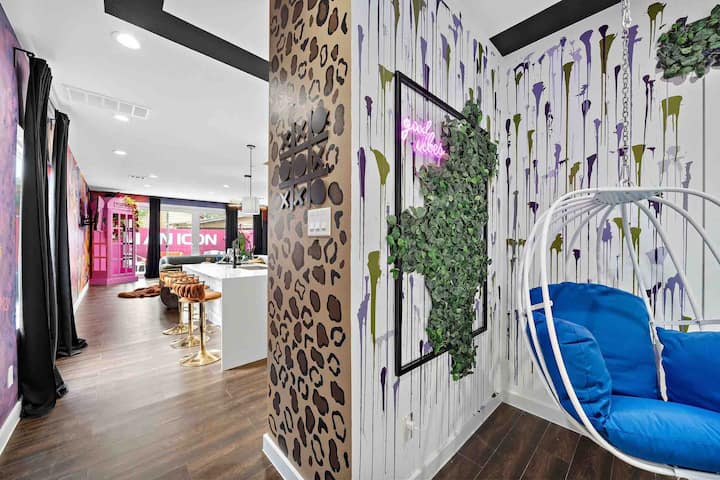 Eclectic Houston Stay W/ Hot Tub 5 Min To Downtown - Houston, TX