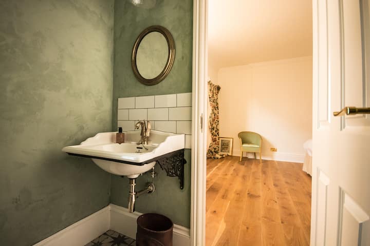 Family Room (Room 1) Crooked Swan - Boutique Hotel - Crewkerne