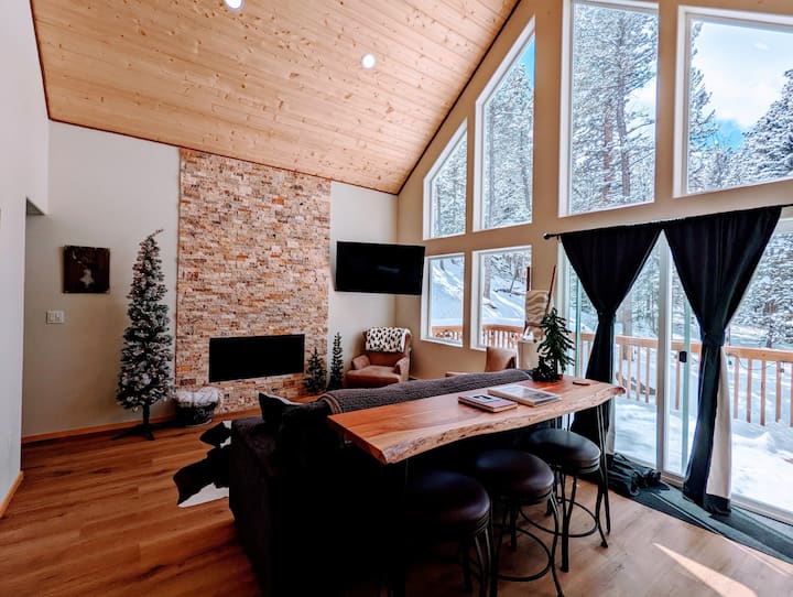- Cozy Cabin Getaway - - Green Mountain Falls, CO