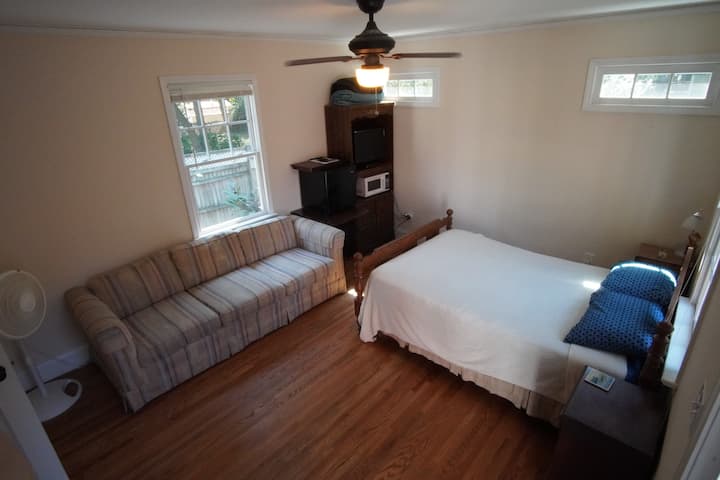 Bright Private Suite In Charming Neighborhood - Charlotte, NC