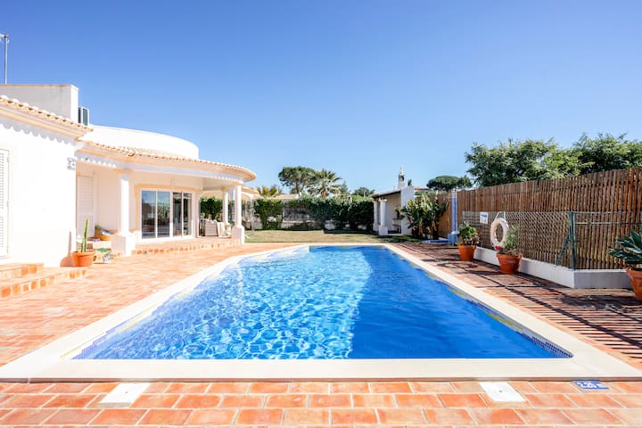 Villa Familiale, Piscine, 4ch/ 5mn Plage/albufeira - Faro District