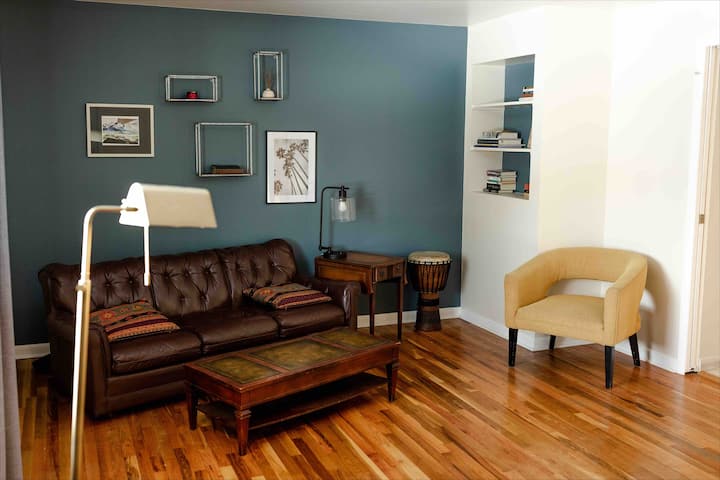 Quaint Private Upstairs Unit - Near Light Rail - Arvada, CO