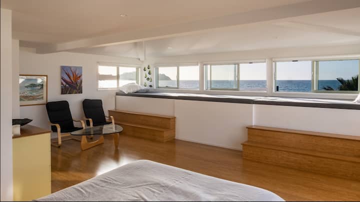 Prime Beachfront Apartment On Waiheke's Best Beach - ワイヘケ島