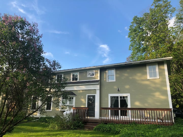 Farmhouse Condo Walkable To Town - Stowe, VT