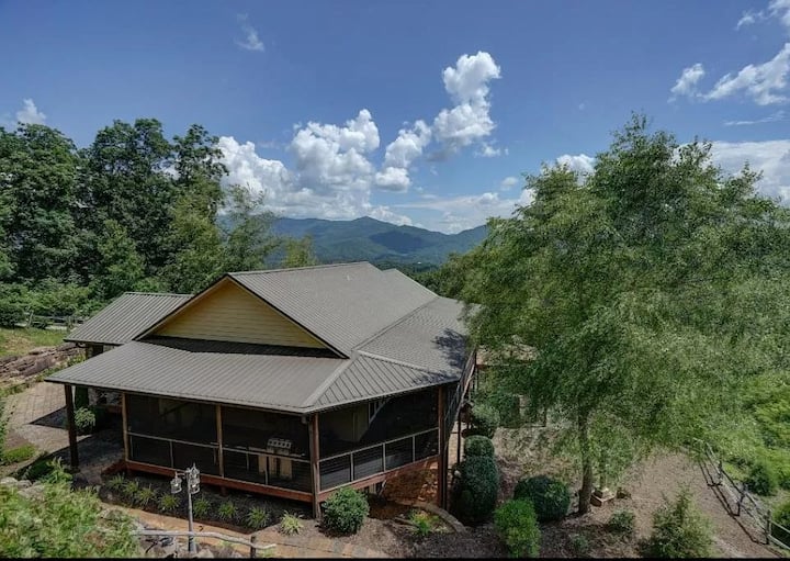 Mountain Escape W/ Room To Play - Bryson City, NC