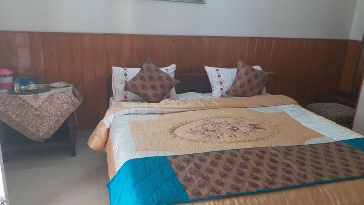 Rosewood Premier Homestay
Bedroom No 2. - Chail