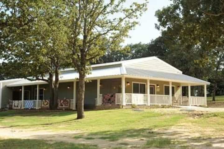 The Cottage At Wooded Oaks - Stephenville, TX