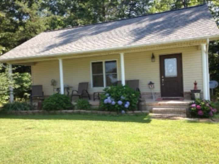 Country Cottage: 2 Bedroom, 1 Bath - Fall Creek Falls, Pikeville