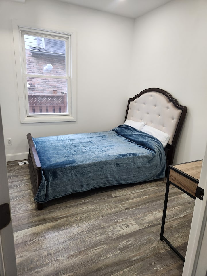 Bright Cosy Room - Windsor, ON, Canada