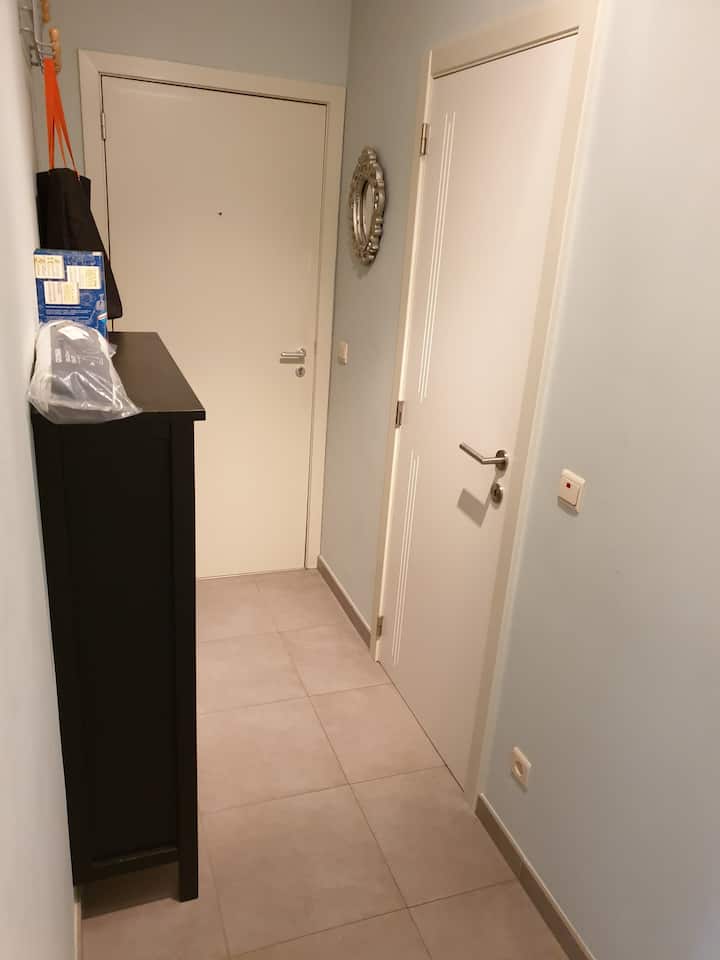 Ruim Gelijkvloers Appartement, Goede Ligging - Bélgica