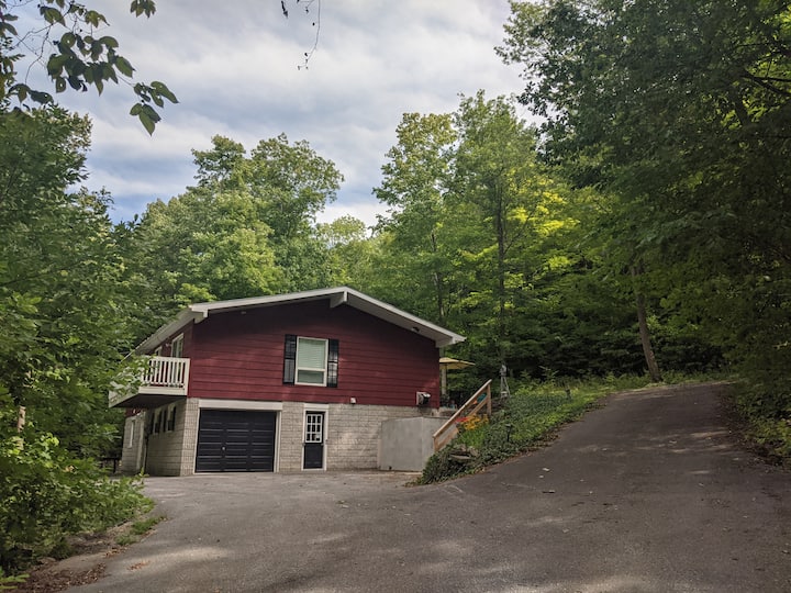 Woodsy Cottage Close To Picton With A Water View! - Napanee