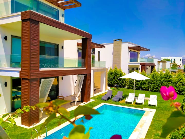 Private Villa With Pool And Garden - Gümbet