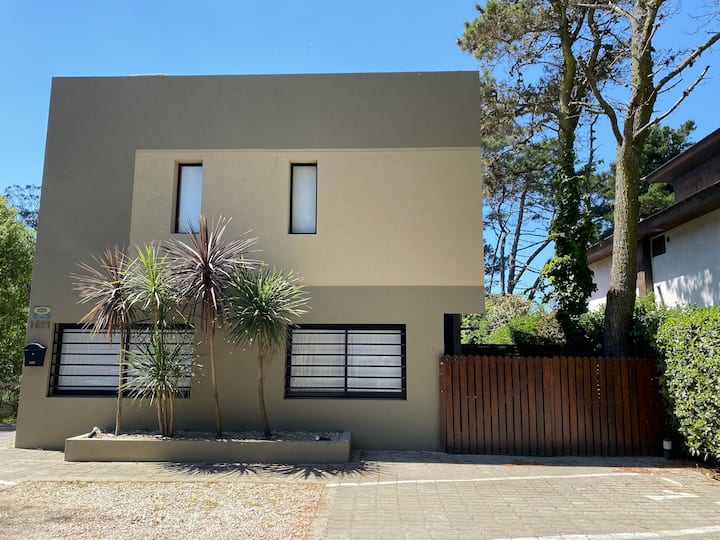 Triplex Pinamar Zona Del Golf - Pinamar