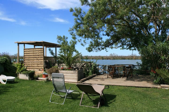 Le cabanon au bord de l'eau, Petit déjeûner inclus - Cabanes à louer à ...