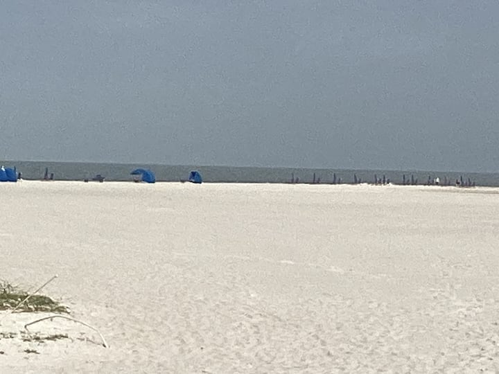 Beautiful Remodeled Beach Front 2 Bed/2 Bath Condo - Fort Myers Beach, FL