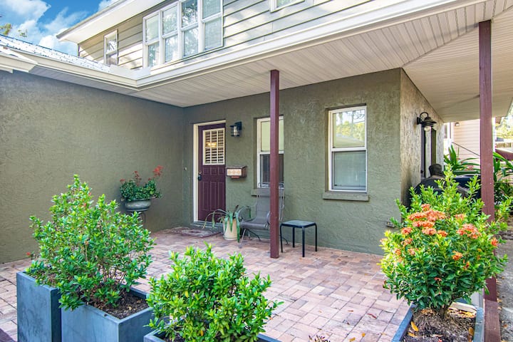 Sleeps 6! Hyde Park Guest House, Big 1000+ Sq Ft - Tampa, FL